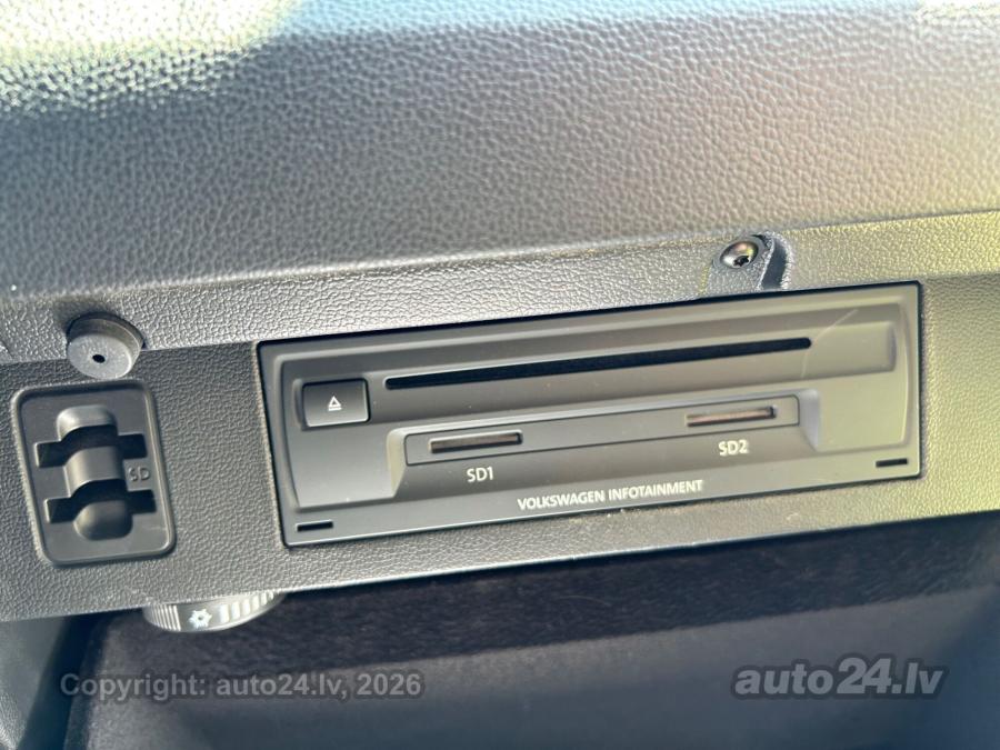 Grey Volkswagen Passat 2015 in Tallinn, with an engine capacity of 2.00 L and mileage of 223 thousand km for 12800 €, photo 21 on AUTOMOTO.COM.LV