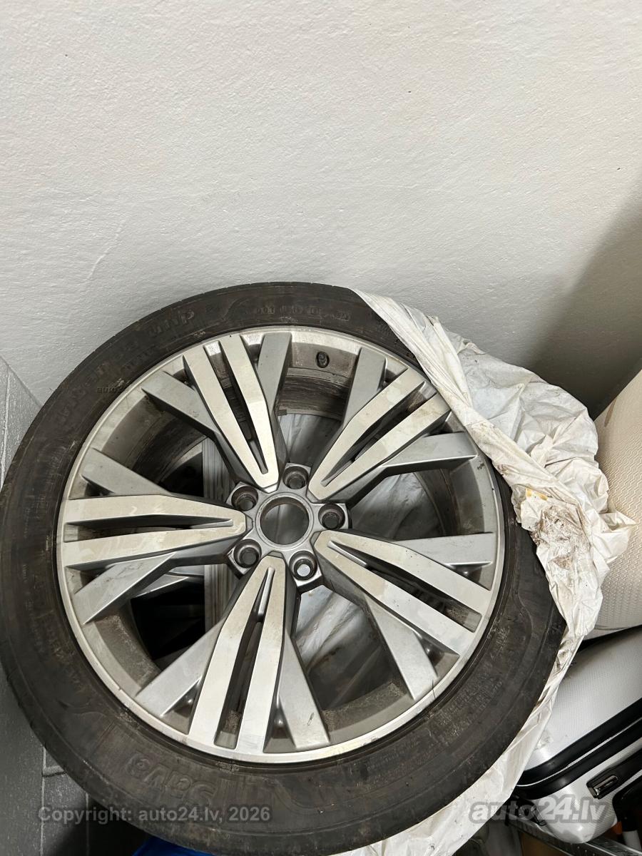 Grey Volkswagen Passat 2015 in Tallinn, with an engine capacity of 2.00 L and mileage of 223 thousand km for 12800 €, photo 22 on AUTOMOTO.COM.LV