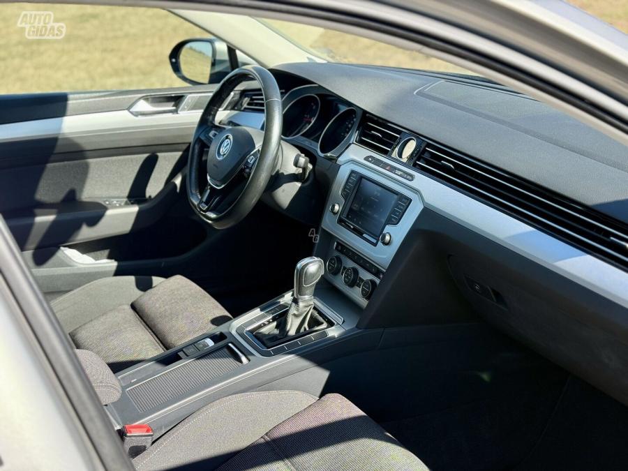 Pelēks Volkswagen Passat 2015 Vilkaviškis, ar dzinēja tilpumu 2.00 L un nobraukumu 223 tūkst. km par 8900 €, foto 18 vietnē AUTOMOTO.COM.LV