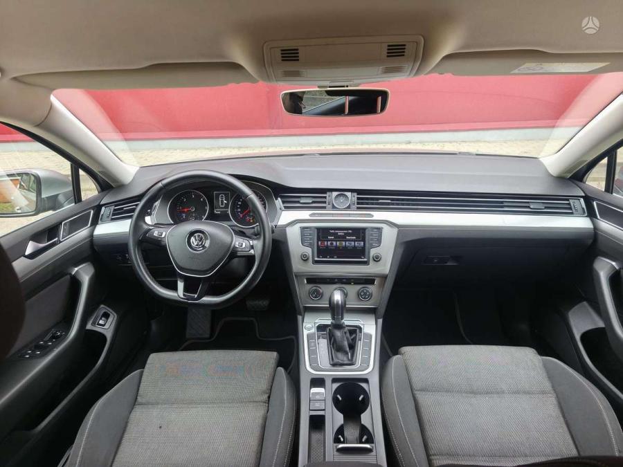 Grey Volkswagen Passat 2015 in Kaunas, with an engine capacity of 1.97 L and mileage of 277 thousand km for 7950 €, photo 7 on AUTOMOTO.COM.LV