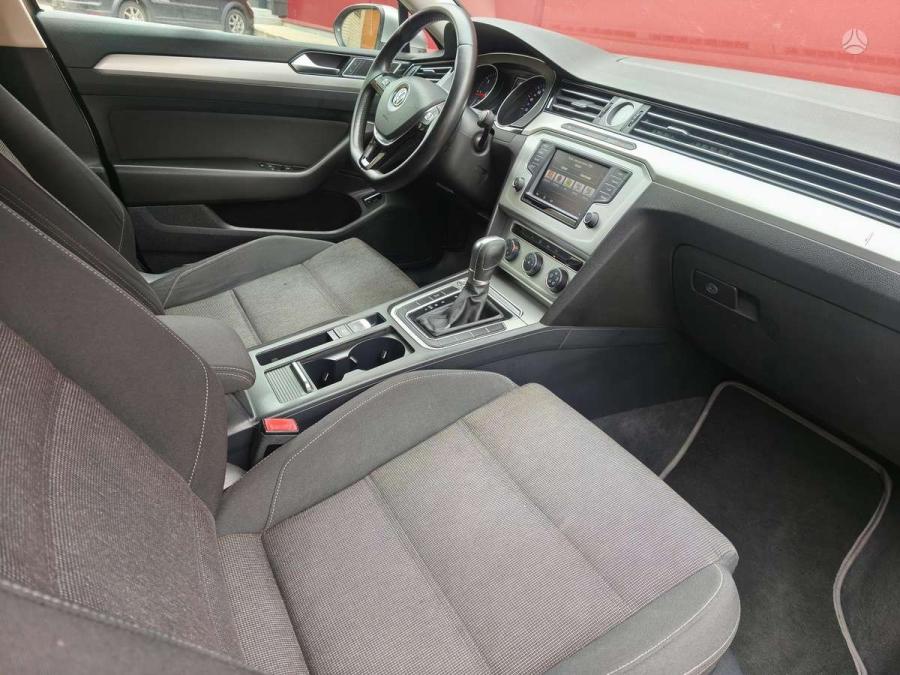 Grey Volkswagen Passat 2015 in Kaunas, with an engine capacity of 1.97 L and mileage of 277 thousand km for 7950 €, photo 9 on AUTOMOTO.COM.LV