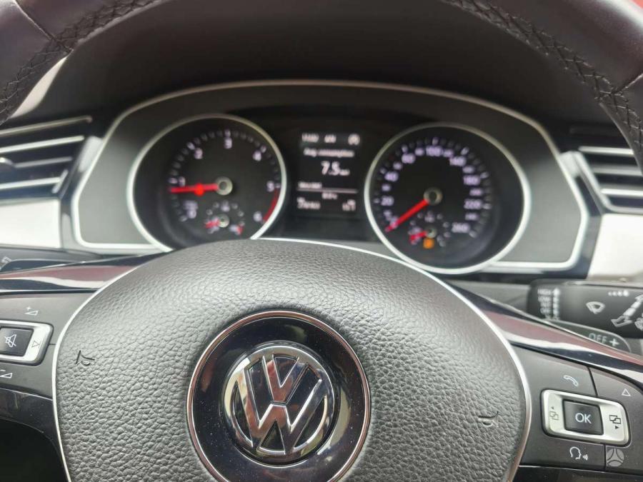 Grey Volkswagen Passat 2015 in Kaunas, with an engine capacity of 1.97 L and mileage of 277 thousand km for 7950 €, photo 10 on AUTOMOTO.COM.LV