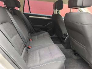 Grey Volkswagen Passat 2015 in Kaunas, with an engine capacity of 1.97 L and mileage of 277 thousand km for 7950 €, photo 11 on AUTOMOTO.COM.LV