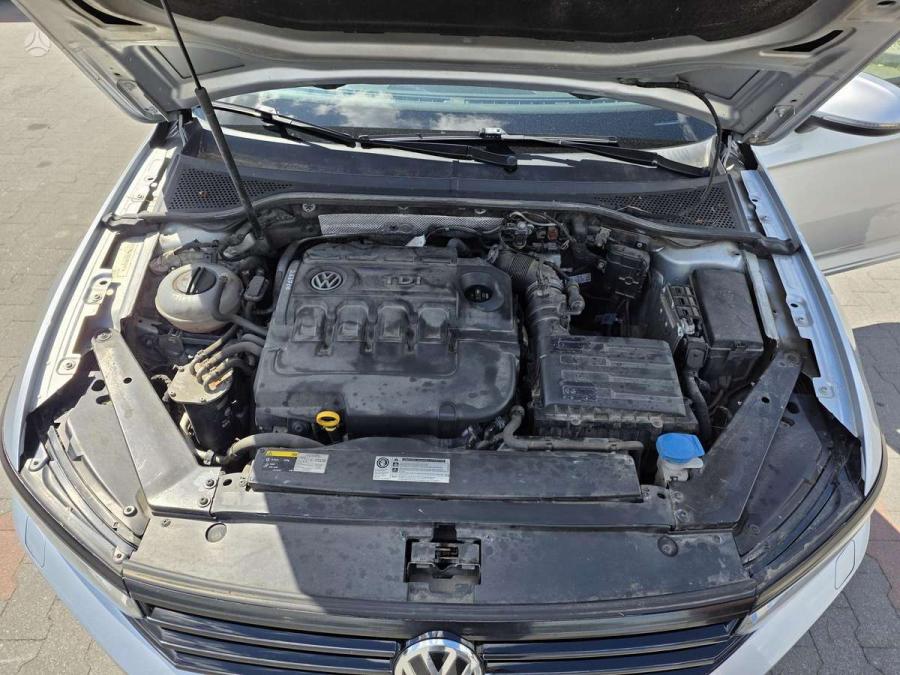 Grey Volkswagen Passat 2015 in Jonava, with an engine capacity of 1.97 L and mileage of 327 thousand km for 8500 €, photo 12 on AUTOMOTO.COM.LV