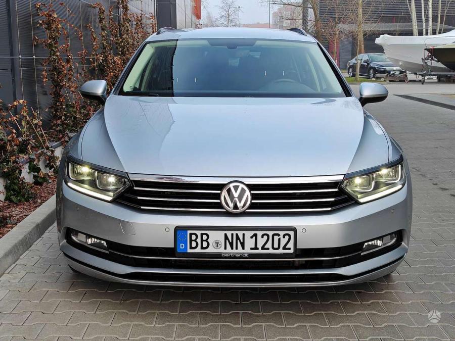 Grey Volkswagen Passat 2015 in Klaipeda, with an engine capacity of 1.97 L and mileage of 300 thousand km for 7950 €, photo 1 on AUTOMOTO.COM.LV