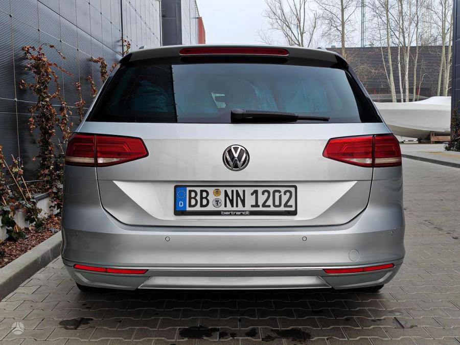 Grey Volkswagen Passat 2015 in Klaipeda, with an engine capacity of 1.97 L and mileage of 300 thousand km for 7950 €, photo 10 on AUTOMOTO.COM.LV