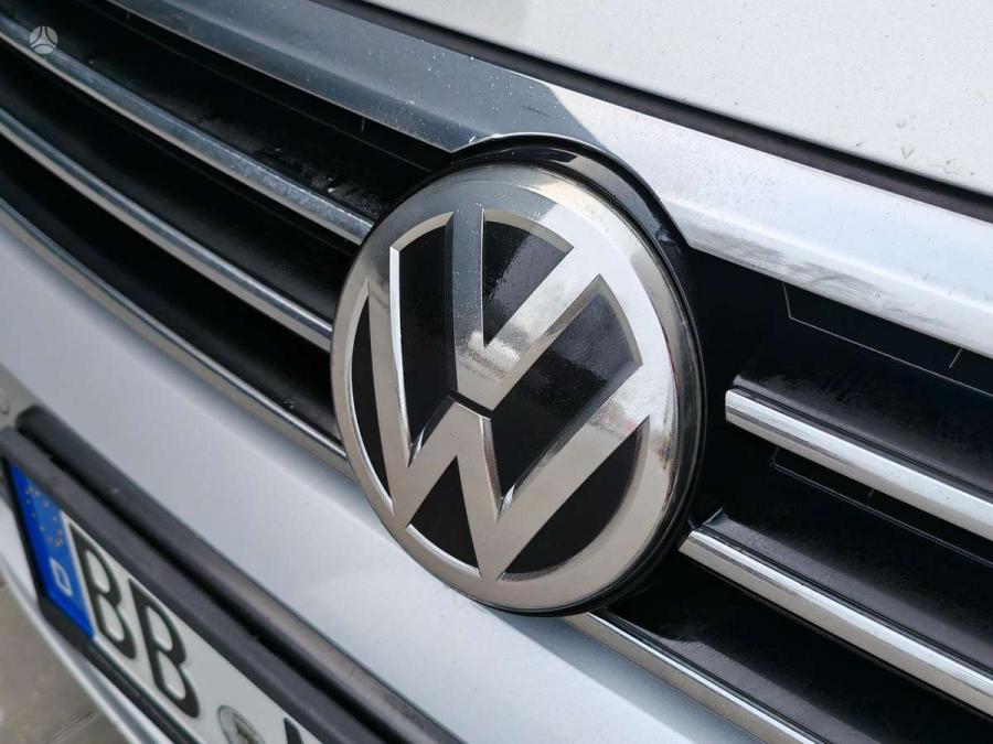 Grey Volkswagen Passat 2015 in Klaipeda, with an engine capacity of 1.97 L and mileage of 300 thousand km for 7950 €, photo 19 on AUTOMOTO.COM.LV
