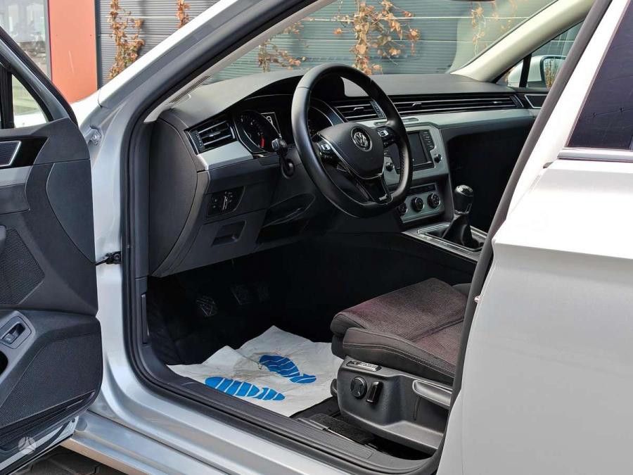 Grey Volkswagen Passat 2015 in Klaipeda, with an engine capacity of 1.97 L and mileage of 300 thousand km for 7950 €, photo 26 on AUTOMOTO.COM.LV