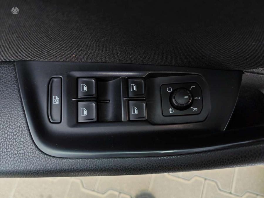 Grey Volkswagen Passat 2015 in Klaipeda, with an engine capacity of 1.97 L and mileage of 300 thousand km for 7950 €, photo 28 on AUTOMOTO.COM.LV