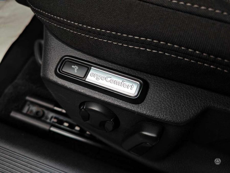 Grey Volkswagen Passat 2015 in Klaipeda, with an engine capacity of 1.97 L and mileage of 300 thousand km for 7950 €, photo 29 on AUTOMOTO.COM.LV