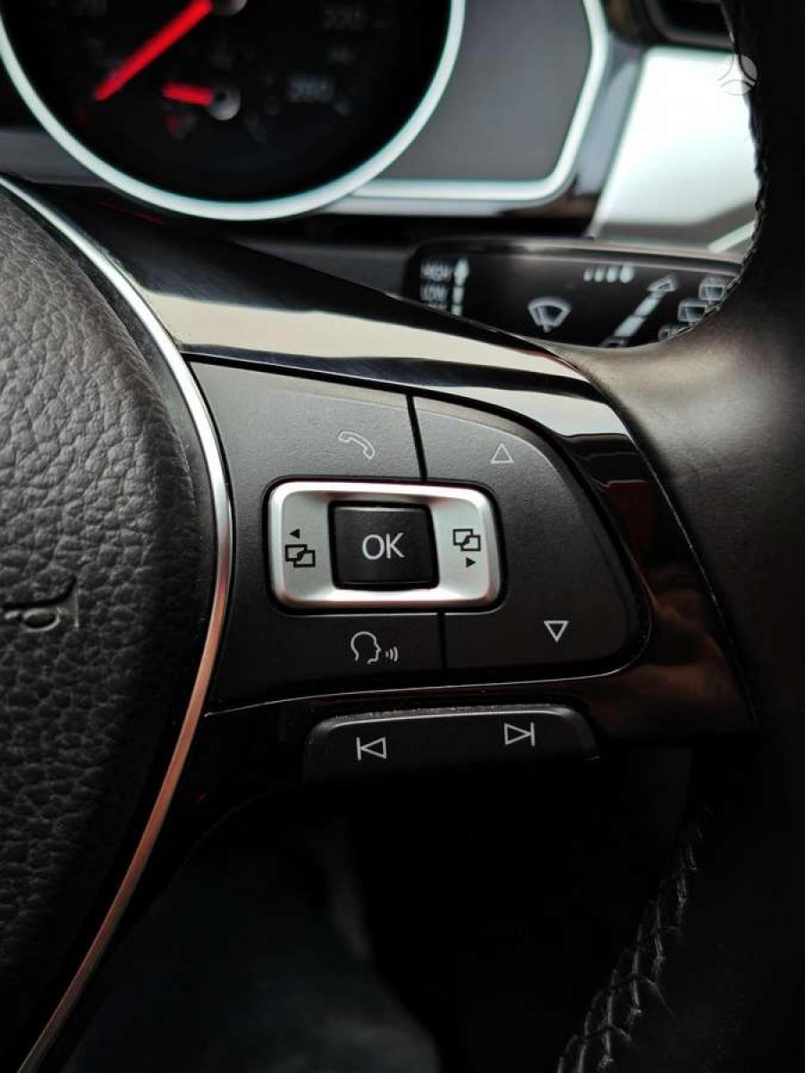 Grey Volkswagen Passat 2015 in Klaipeda, with an engine capacity of 1.97 L and mileage of 300 thousand km for 7950 €, photo 32 on AUTOMOTO.COM.LV