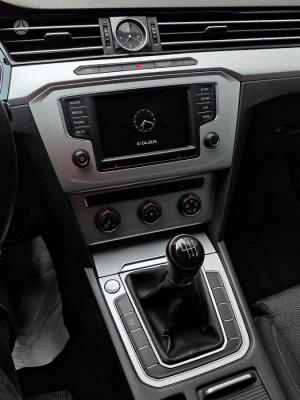 Grey Volkswagen Passat 2015 in Klaipeda, with an engine capacity of 1.97 L and mileage of 300 thousand km for 7950 €, photo 34 on AUTOMOTO.COM.LV