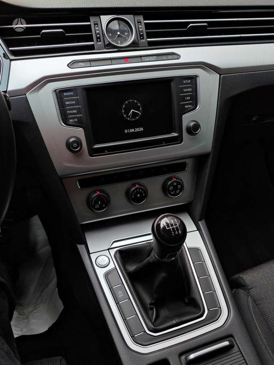 Grey Volkswagen Passat 2015 in Klaipeda, with an engine capacity of 1.97 L and mileage of 300 thousand km for 7950 €, photo 34 on AUTOMOTO.COM.LV