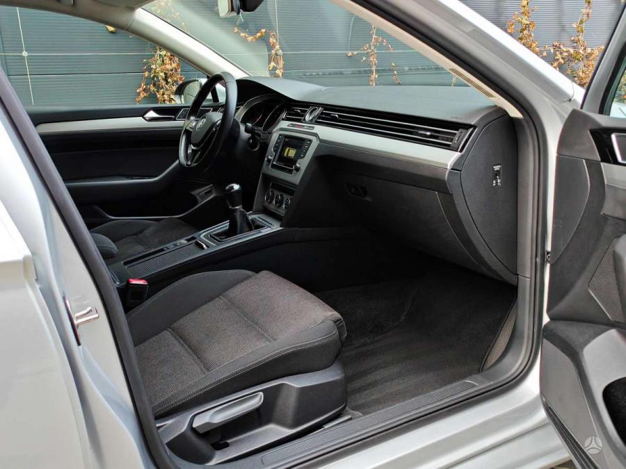 Grey Volkswagen Passat 2015 in Klaipeda, with an engine capacity of 1.97 L and mileage of 300 thousand km for 7950 €, photo 37 on AUTOMOTO.COM.LV