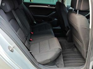Grey Volkswagen Passat 2015 in Klaipeda, with an engine capacity of 1.97 L and mileage of 300 thousand km for 7950 €, photo 40 on AUTOMOTO.COM.LV
