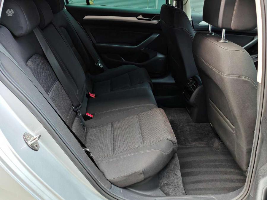 Grey Volkswagen Passat 2015 in Klaipeda, with an engine capacity of 1.97 L and mileage of 300 thousand km for 7950 €, photo 40 on AUTOMOTO.COM.LV