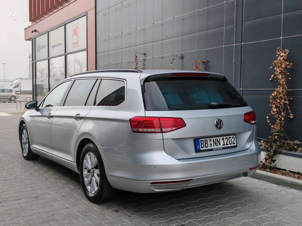 Grey Volkswagen Passat 2015 in Klaipeda, with an engine capacity of 1.97 L and mileage of 300 thousand km for 7999 €, photo 6 on AUTOMOTO.COM.LV