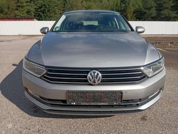 Grey Volkswagen Passat 2015 in Utena, with an engine capacity of 1.97 L and mileage of 206 thousand km for 7650 €, photo 3 on AUTOMOTO.COM.LV