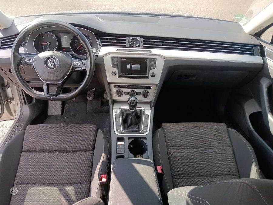 Pelēks Volkswagen Passat 2015 Utena, ar dzinēja tilpumu 1.97 L un nobraukumu 206 tūkst. km par 7650 €, foto 19 vietnē AUTOMOTO.COM.LV