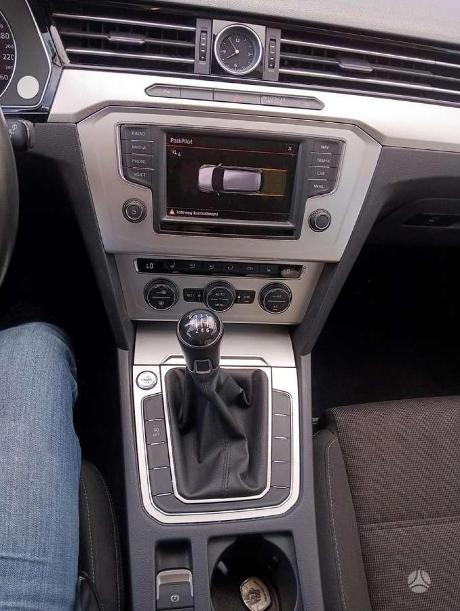 Pelēks Volkswagen Passat 2015 Utena, ar dzinēja tilpumu 1.97 L un nobraukumu 206 tūkst. km par 7650 €, foto 24 vietnē AUTOMOTO.COM.LV