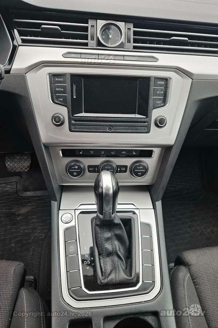 Pelēks Volkswagen Passat 2015 Rīga, ar dzinēja tilpumu 1.60 L un nobraukumu 289 tūkst. km par 7200 €, foto 12 vietnē AUTOMOTO.COM.LV