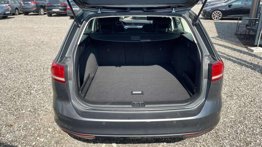Pelēks Volkswagen Passat 2015 Marijampole, ar dzinēja tilpumu 1.98 L un nobraukumu 290 tūkst. km par 8490 €, foto 11 vietnē AUTOMOTO.COM.LV