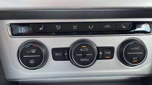 Pelēks Volkswagen Passat 2015 Marijampole, ar dzinēja tilpumu 1.98 L un nobraukumu 290 tūkst. km par 8490 €, foto 19 vietnē AUTOMOTO.COM.LV