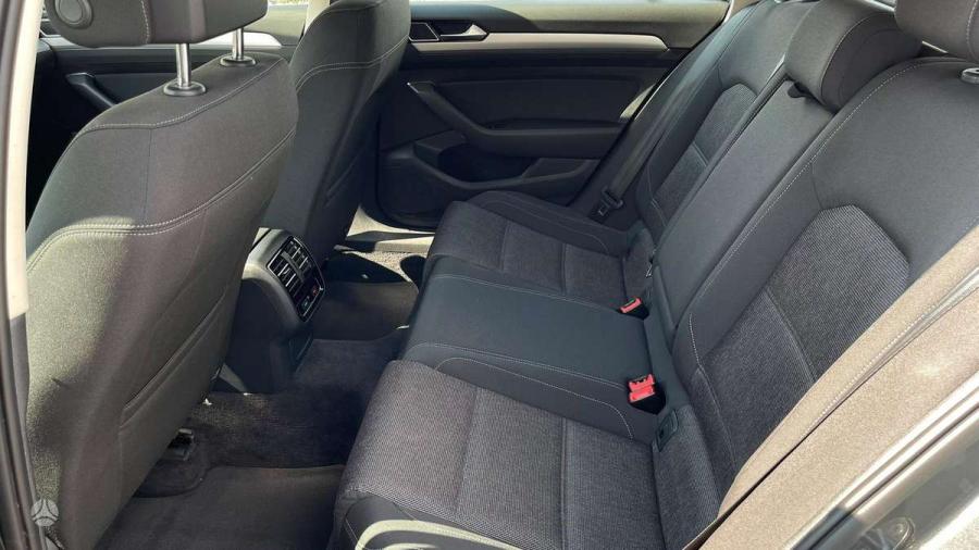 Pelēks Volkswagen Passat 2015 Marijampole, ar dzinēja tilpumu 1.98 L un nobraukumu 290 tūkst. km par 8490 €, foto 34 vietnē AUTOMOTO.COM.LV