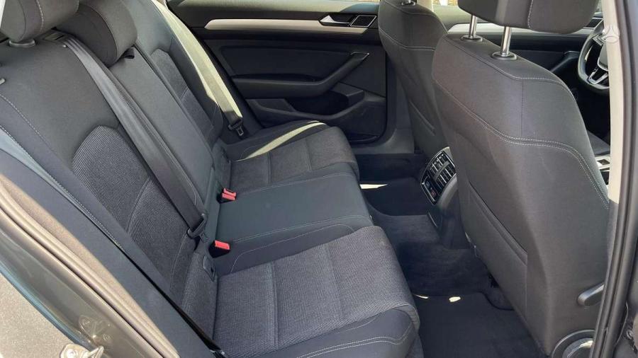 Pelēks Volkswagen Passat 2015 Marijampole, ar dzinēja tilpumu 1.98 L un nobraukumu 290 tūkst. km par 8490 €, foto 36 vietnē AUTOMOTO.COM.LV