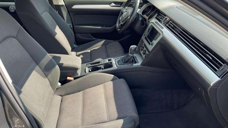 Pelēks Volkswagen Passat 2015 Marijampole, ar dzinēja tilpumu 1.98 L un nobraukumu 290 tūkst. km par 8490 €, foto 37 vietnē AUTOMOTO.COM.LV