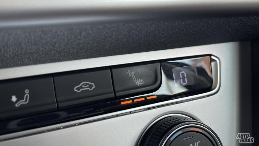 Pelēks Volkswagen Passat 2015 Marijampole, ar dzinēja tilpumu 2.00 L un nobraukumu 290 tūkst. km par 8490 €, foto 20 vietnē AUTOMOTO.COM.LV