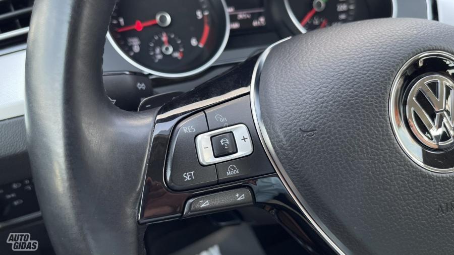 Pelēks Volkswagen Passat 2015 Marijampole, ar dzinēja tilpumu 2.00 L un nobraukumu 290 tūkst. km par 8490 €, foto 22 vietnē AUTOMOTO.COM.LV