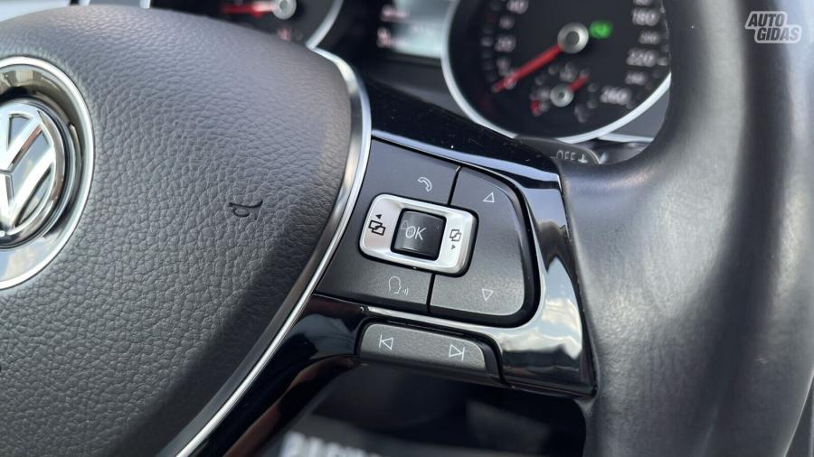 Pelēks Volkswagen Passat 2015 Marijampole, ar dzinēja tilpumu 2.00 L un nobraukumu 290 tūkst. km par 8490 €, foto 23 vietnē AUTOMOTO.COM.LV
