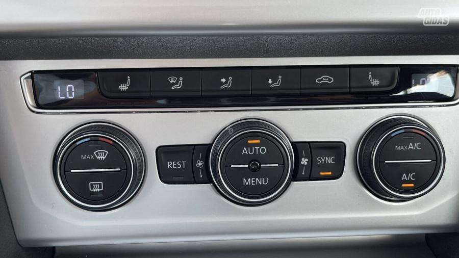Pelēks Volkswagen Passat 2015 Marijampole, ar dzinēja tilpumu 2.00 L un nobraukumu 290 tūkst. km par 8490 €, foto 26 vietnē AUTOMOTO.COM.LV