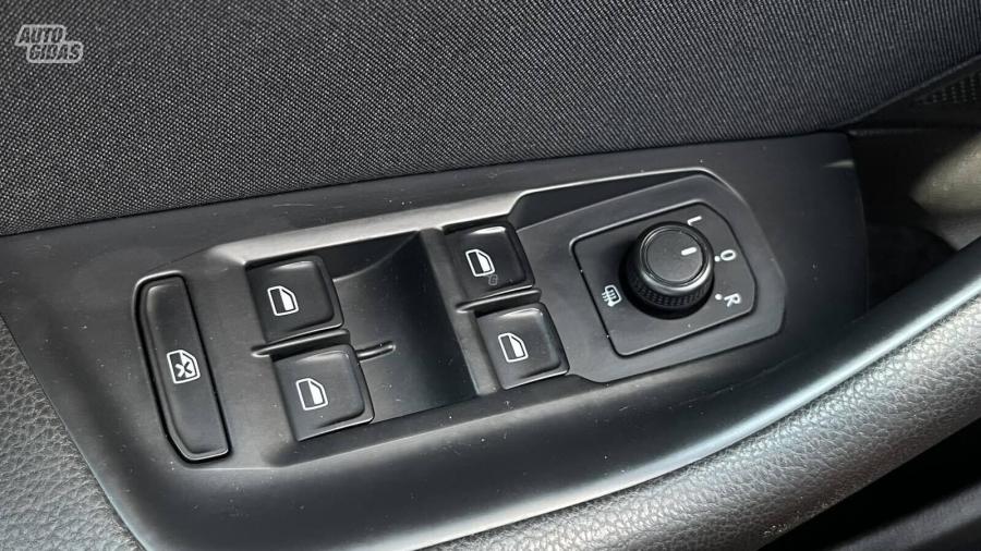 Pelēks Volkswagen Passat 2015 Marijampole, ar dzinēja tilpumu 2.00 L un nobraukumu 290 tūkst. km par 8490 €, foto 31 vietnē AUTOMOTO.COM.LV