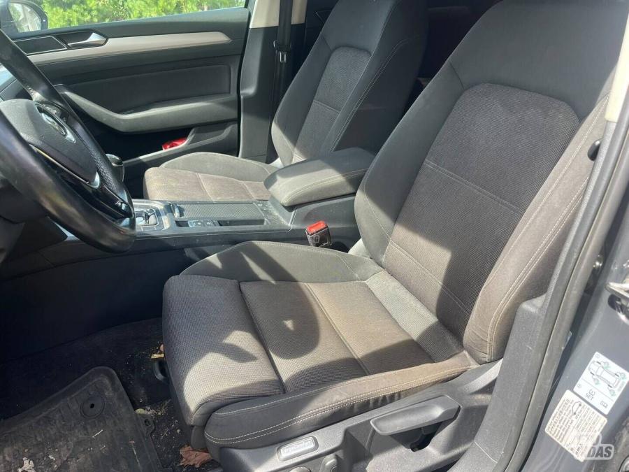 Pelēks Volkswagen Passat 2015 Šauļi, ar dzinēja tilpumu 1.60 L un nobraukumu 300 tūkst. km par 3900 €, foto 12 vietnē AUTOMOTO.COM.LV