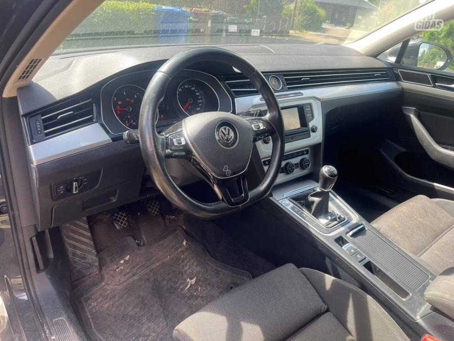 Pelēks Volkswagen Passat 2015 Šauļi, ar dzinēja tilpumu 1.60 L un nobraukumu 300 tūkst. km par 3900 €, foto 13 vietnē AUTOMOTO.COM.LV