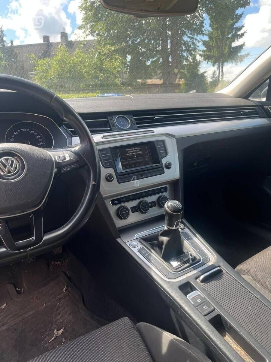 Pelēks Volkswagen Passat 2015 Šauļi, ar dzinēja tilpumu 1.60 L un nobraukumu 300 tūkst. km par 3900 €, foto 14 vietnē AUTOMOTO.COM.LV