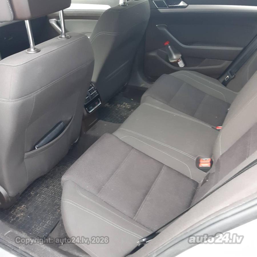 Pelēks Volkswagen Passat 2015 Tallina, ar dzinēja tilpumu 1.60 L un nobraukumu 267 tūkst. km par 7700 €, foto 16 vietnē AUTOMOTO.COM.LV