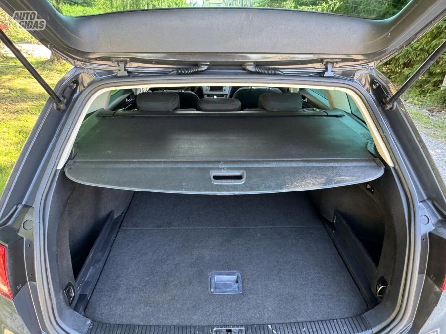 Grey Volkswagen Passat 2015 in Marijampole, with an engine capacity of 1.60 L and mileage of 264 thousand km for 6700 €, photo 9 on AUTOMOTO.COM.LV