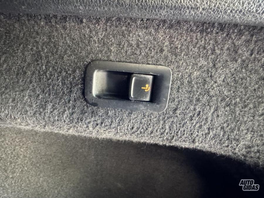 Grey Volkswagen Passat 2015 in Marijampole, with an engine capacity of 1.60 L and mileage of 264 thousand km for 6700 €, photo 10 on AUTOMOTO.COM.LV