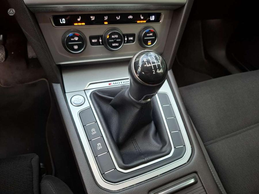 Pelēks Volkswagen Passat 2015 Viļņa, ar dzinēja tilpumu 1.97 L un nobraukumu 242 tūkst. km par 8900 €, foto 19 vietnē AUTOMOTO.COM.LV