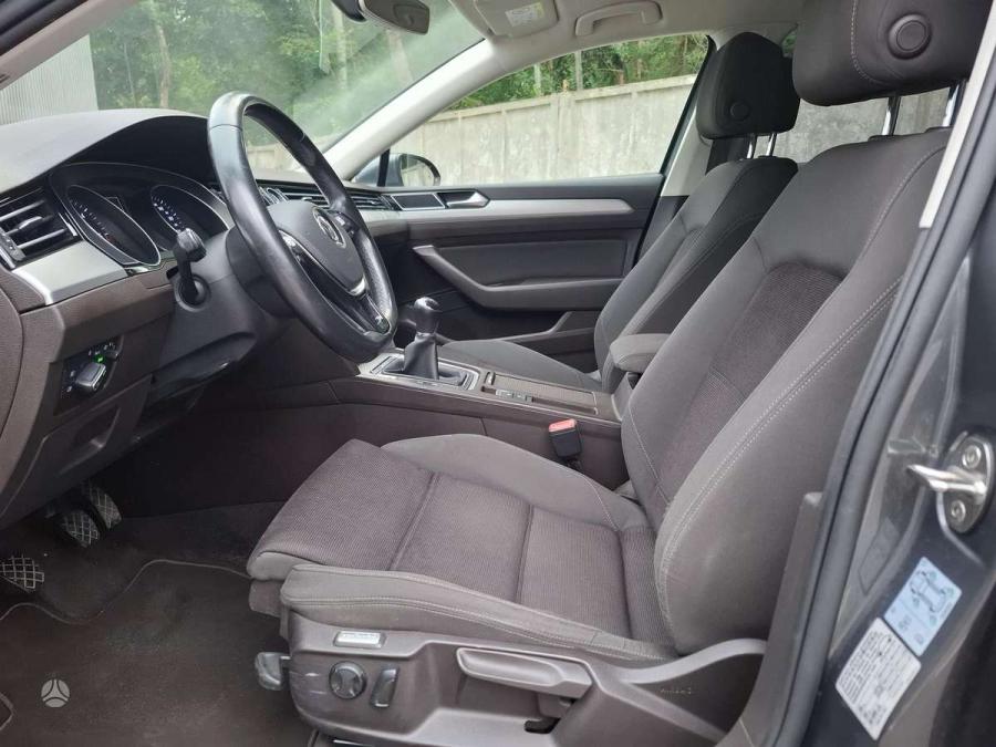 Pelēks Volkswagen Passat 2015 Viļņa, ar dzinēja tilpumu 1.97 L un nobraukumu 242 tūkst. km par 8900 €, foto 26 vietnē AUTOMOTO.COM.LV