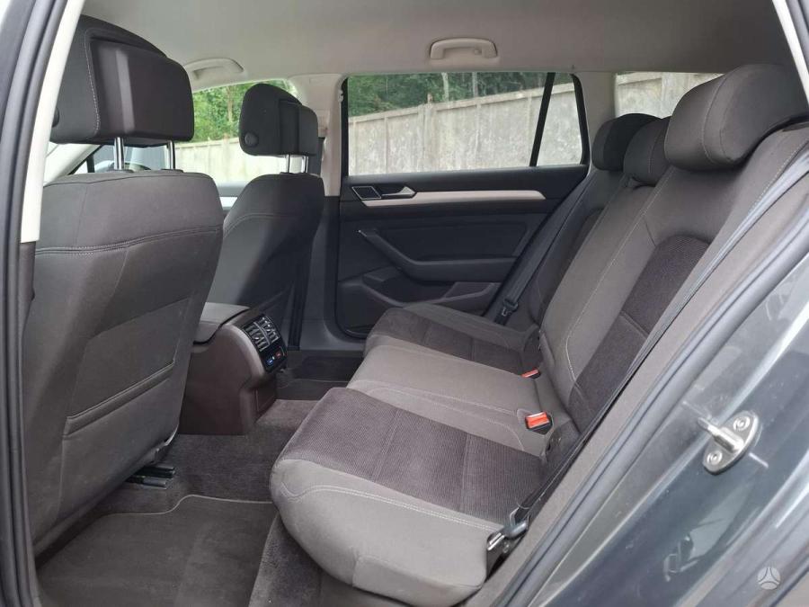Pelēks Volkswagen Passat 2015 Viļņa, ar dzinēja tilpumu 1.97 L un nobraukumu 242 tūkst. km par 8900 €, foto 27 vietnē AUTOMOTO.COM.LV