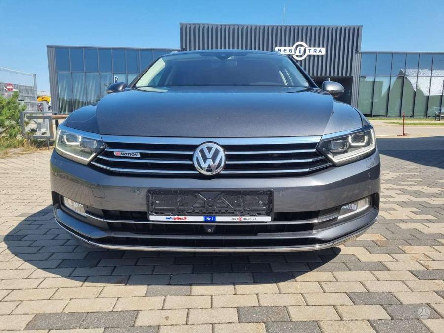Grey Volkswagen Passat 2015 in Siauliai, with an engine capacity of 1.97 L and mileage of 268 thousand km for 11400 €, photo 4 on AUTOMOTO.COM.LV