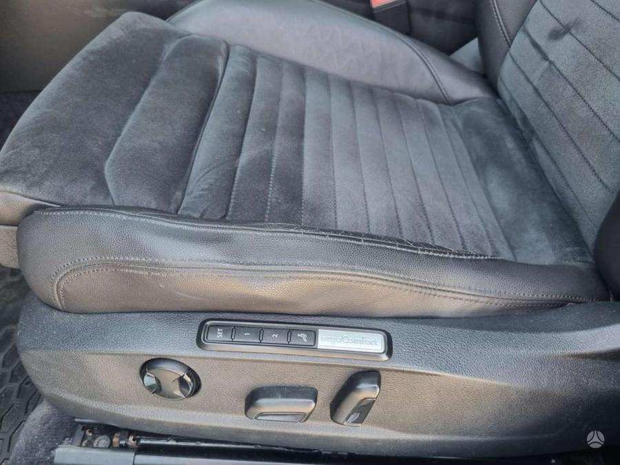 Grey Volkswagen Passat 2015 in Siauliai, with an engine capacity of 1.97 L and mileage of 268 thousand km for 11400 €, photo 18 on AUTOMOTO.COM.LV