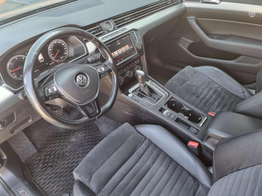 Grey Volkswagen Passat 2015 in Siauliai, with an engine capacity of 1.97 L and mileage of 268 thousand km for 11400 €, photo 19 on AUTOMOTO.COM.LV