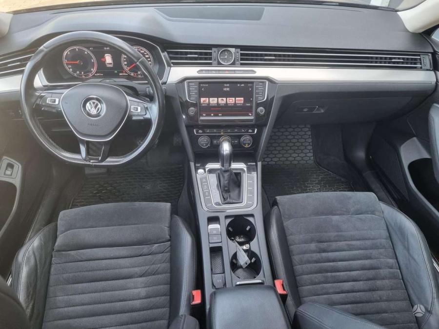 Grey Volkswagen Passat 2015 in Siauliai, with an engine capacity of 1.97 L and mileage of 268 thousand km for 11400 €, photo 21 on AUTOMOTO.COM.LV