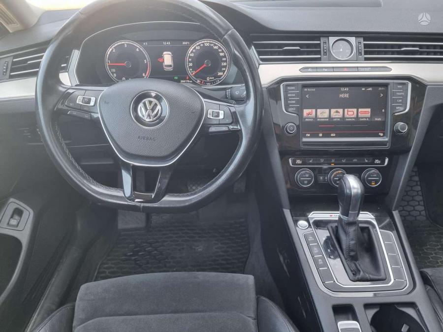 Grey Volkswagen Passat 2015 in Siauliai, with an engine capacity of 1.97 L and mileage of 268 thousand km for 11400 €, photo 22 on AUTOMOTO.COM.LV