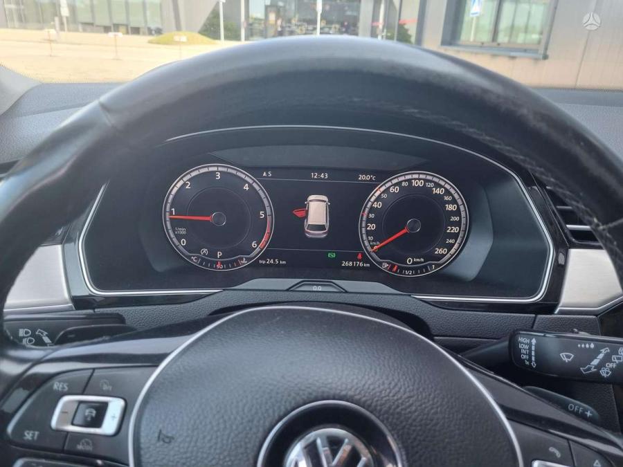 Grey Volkswagen Passat 2015 in Siauliai, with an engine capacity of 1.97 L and mileage of 268 thousand km for 11400 €, photo 23 on AUTOMOTO.COM.LV